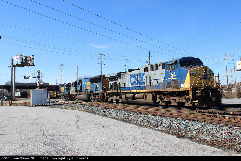 CSX AC4400CW #154 on Q370-18